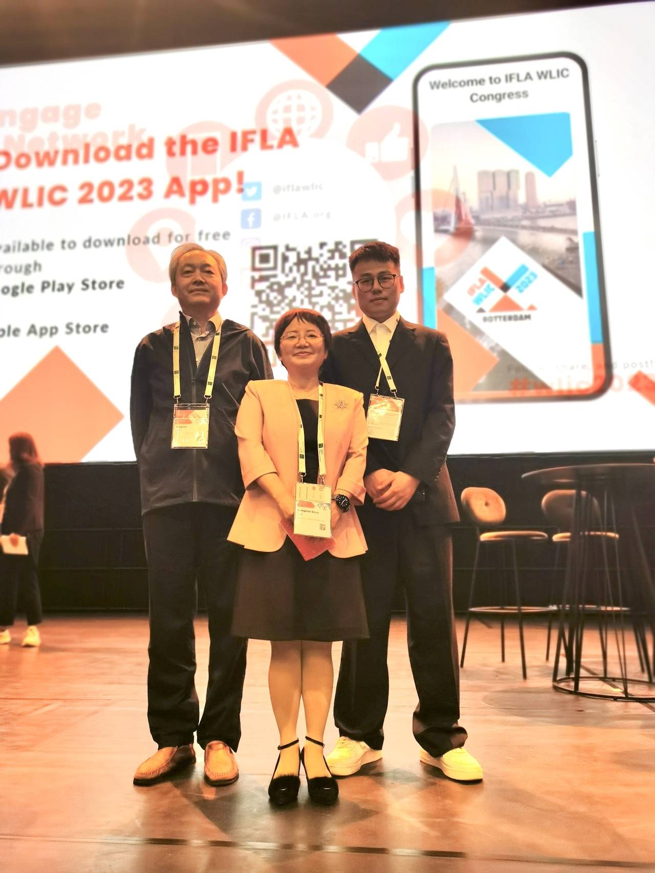 刚刚！嘉兴市图书馆走上国际领奖台！